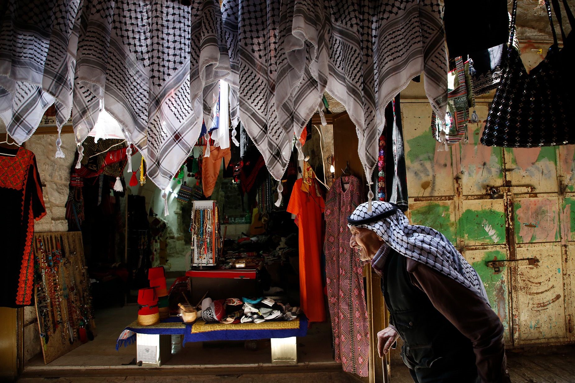 Kefiah: come questa sciarpa è diventata un simbolo nazionale ...